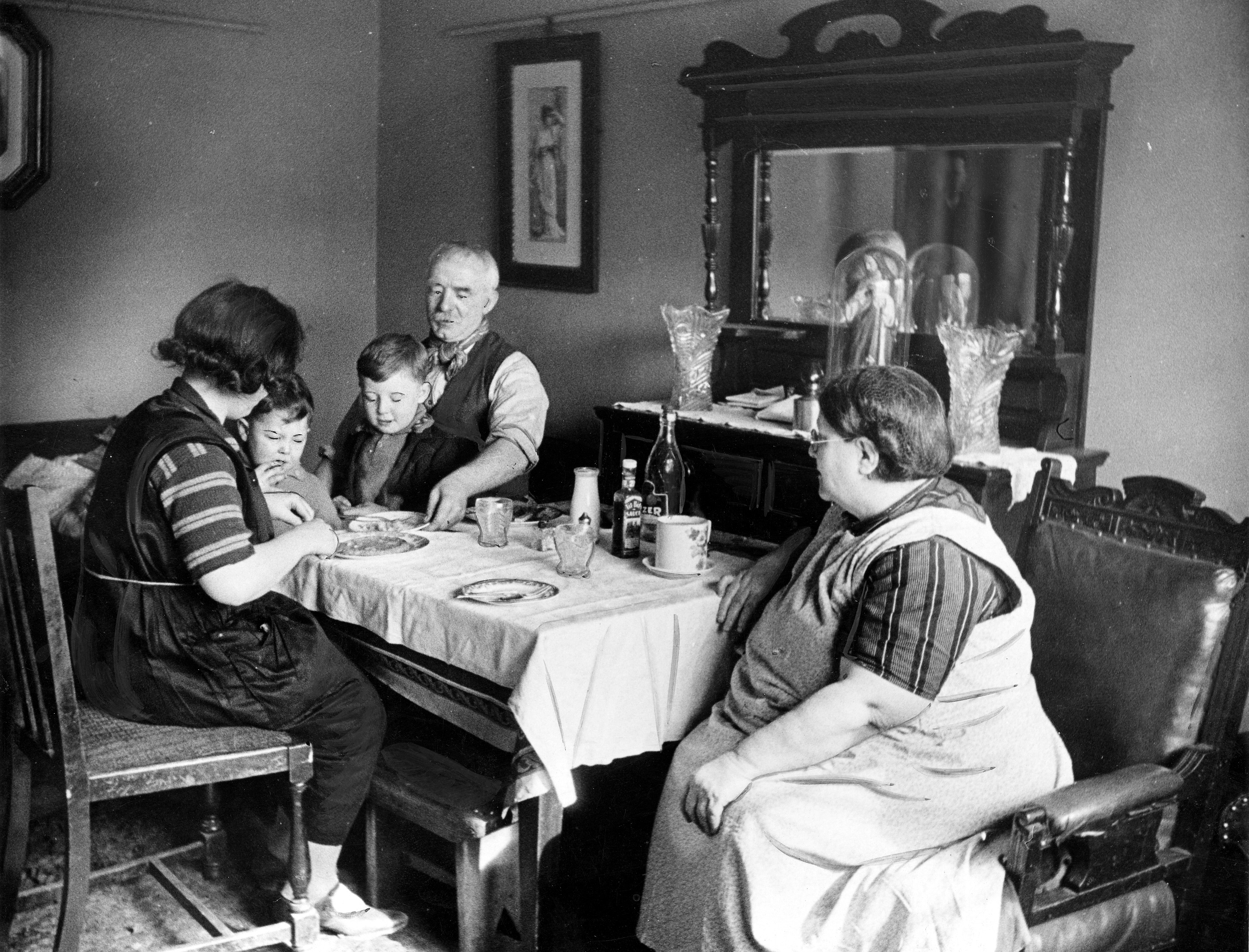 Working-Class Women in Early Twentieth Century Leeds – The Secret ...